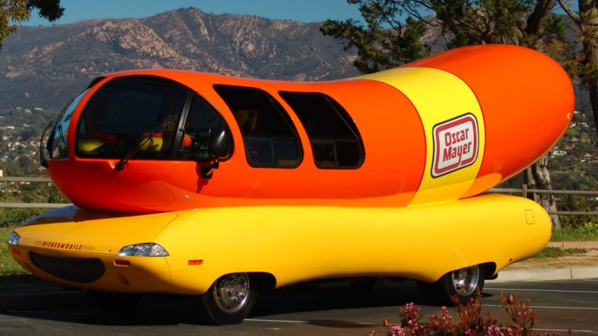 El auto del hot dog gigante visitará Freedom Crossing en Fort Bliss el ...