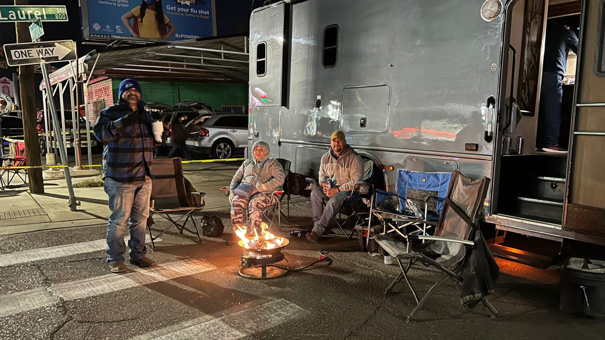 Decenas de familias pasarán la noche acampando en espera del desfile de ...