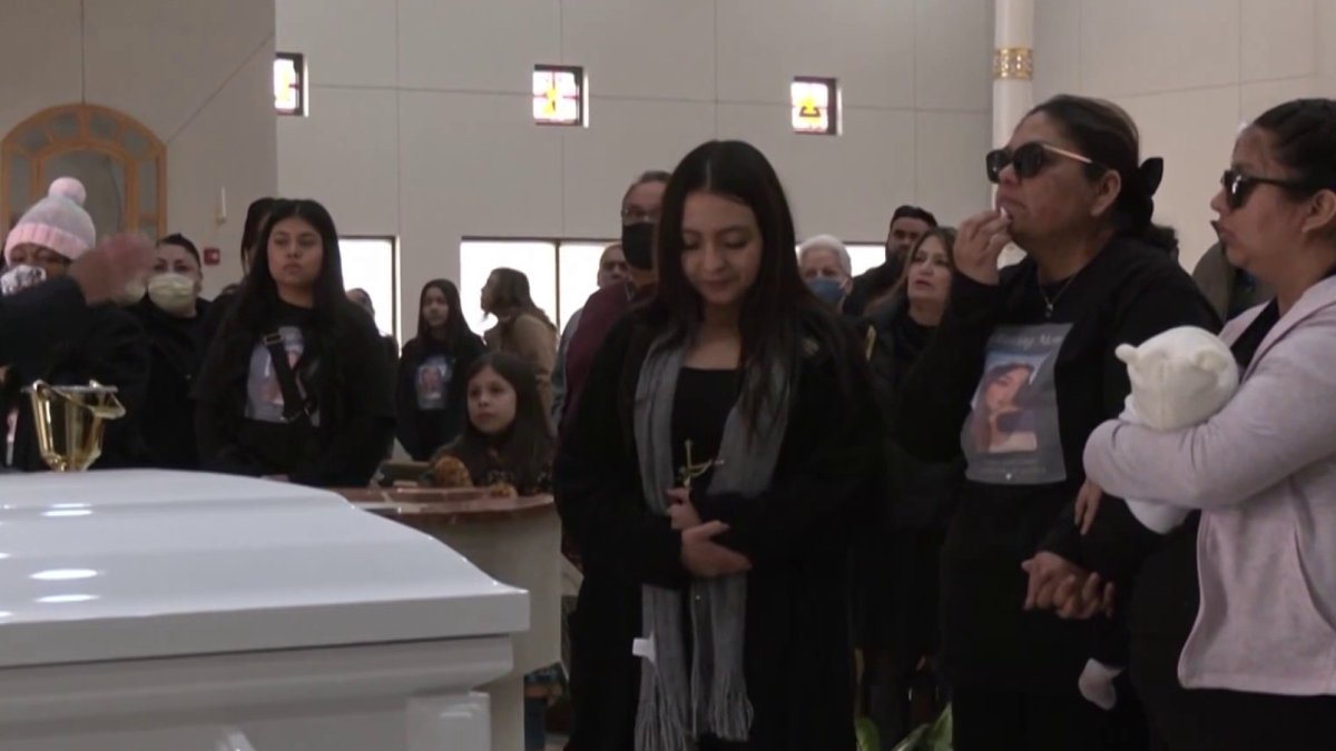 Amigos y familiares le dan el último adiós a “Anahí” – Telemundo El ...