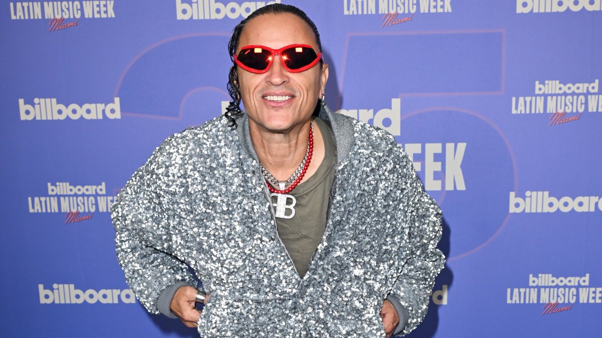 Elvis Crespo habla del disco "Poeta herío" – Telemundo El Paso (48)