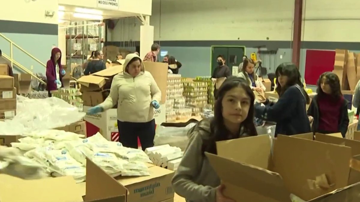 Banco de comida recibe ayuda especial – Telemundo El Paso (48)