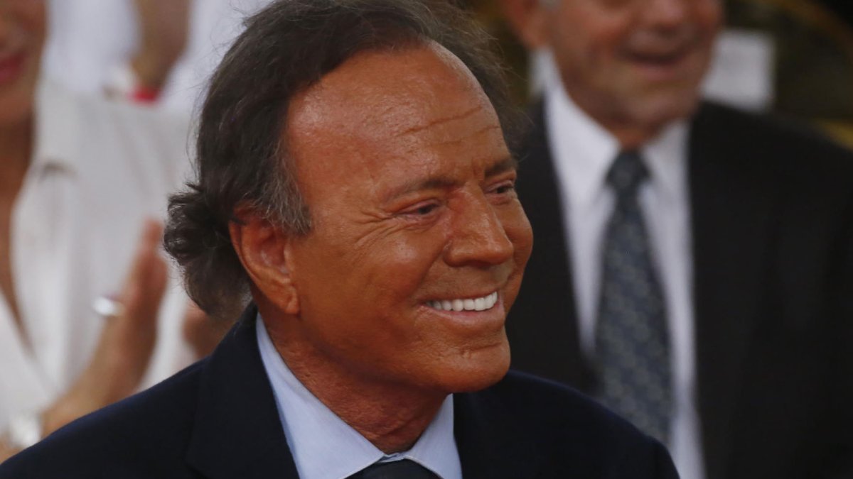 Fiscalía española archiva la denuncia contra Julio Iglesias – Telemundo ...